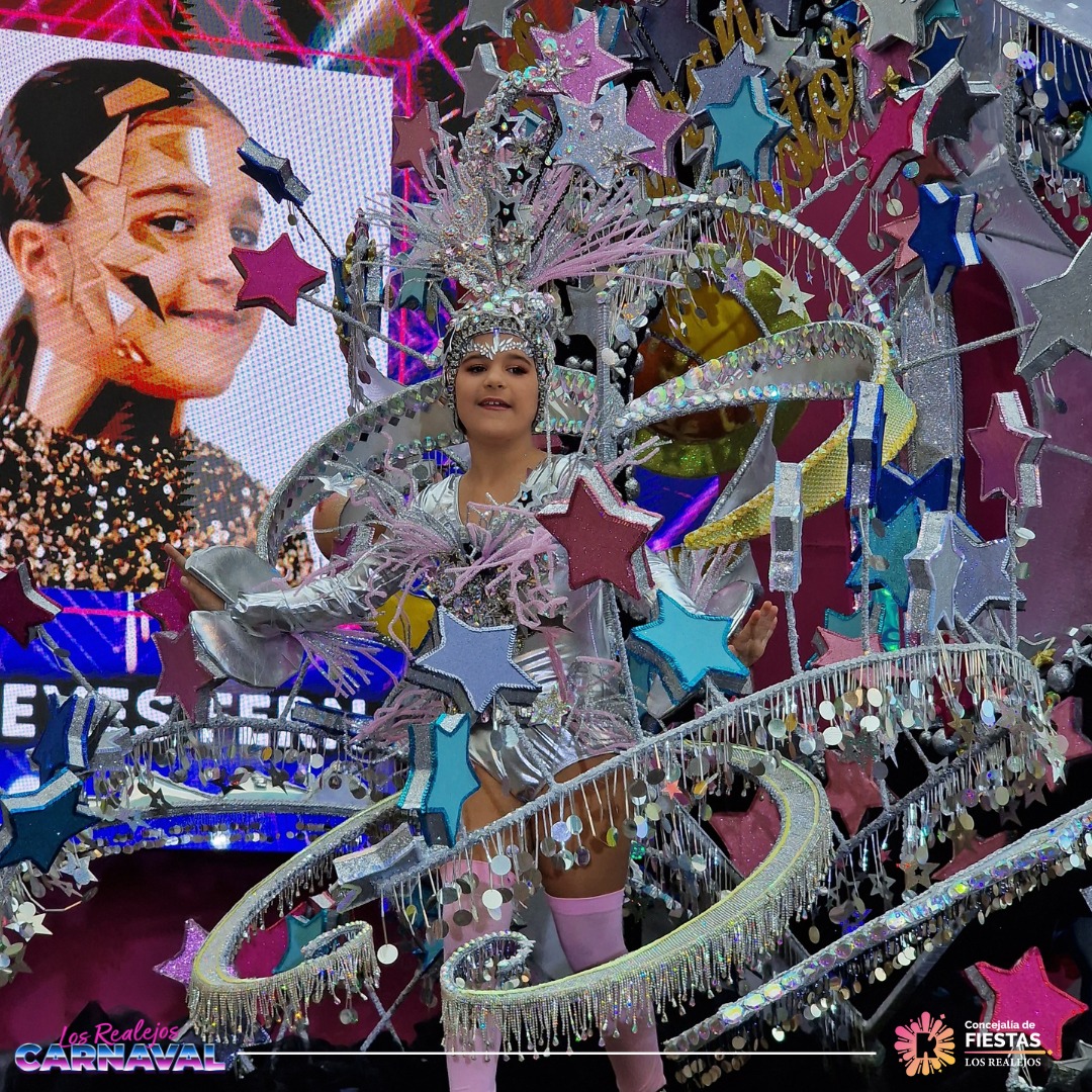 Micaela Reyes, soberana infantil de Los Realejos con un traje de Sedomir Rodríguez de la Sierra ...