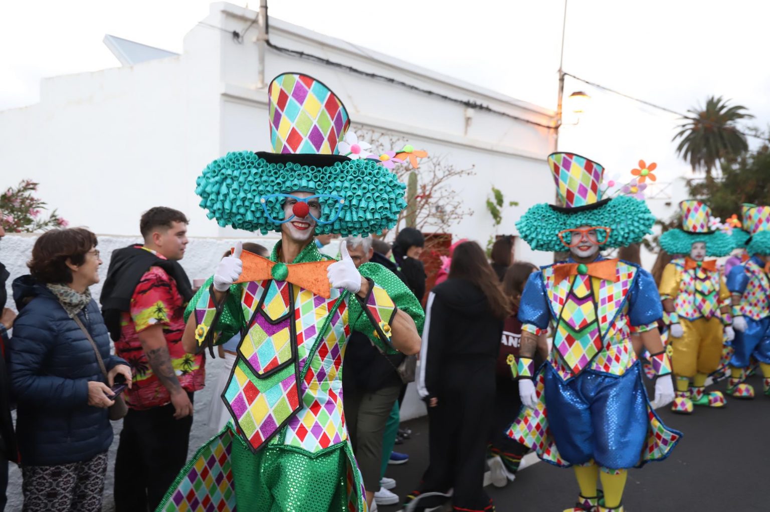 Las calles de Haría se llenan del ritmo y color de Carnaval – Grupo ...